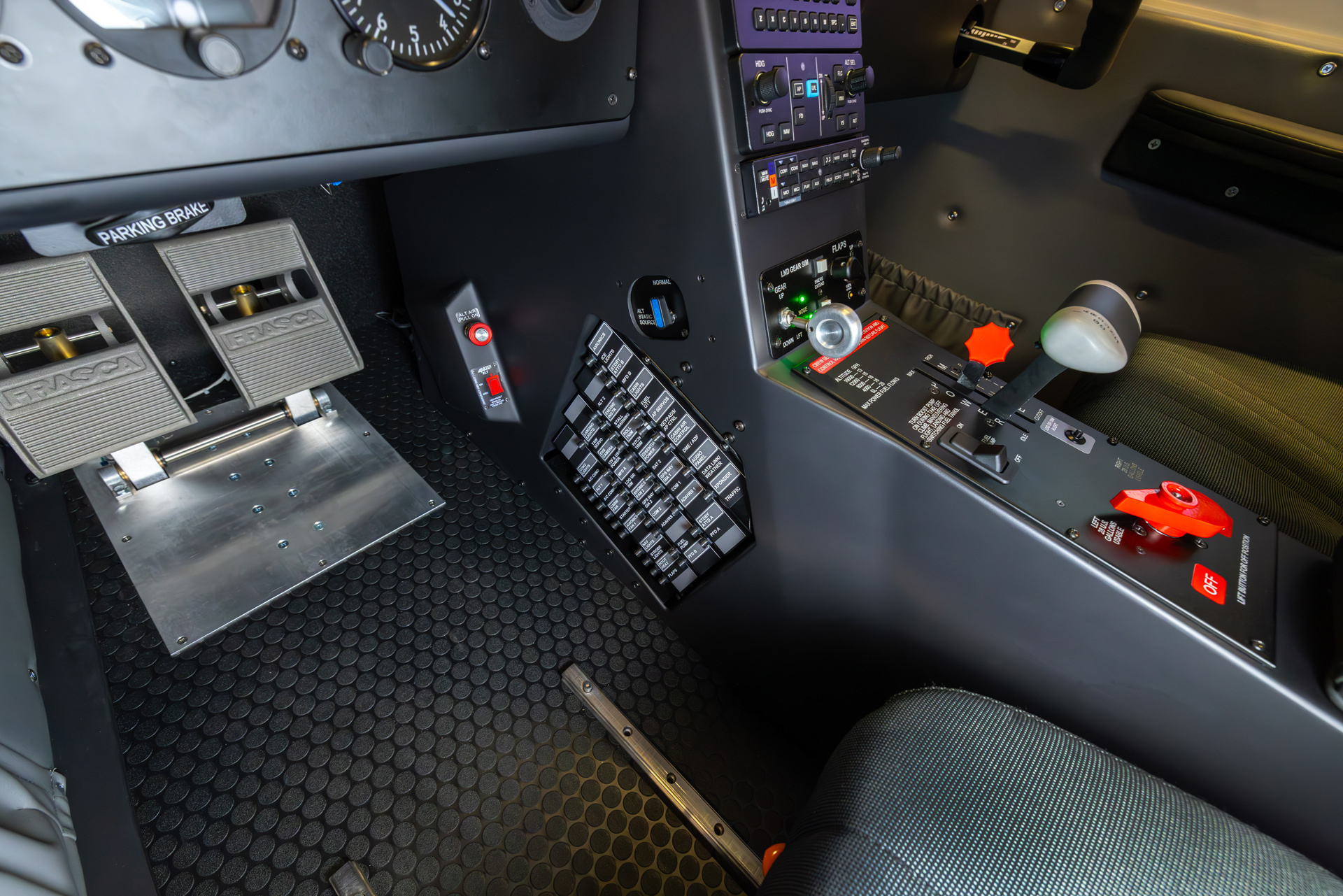 Cirrus SR20 - Frasca Flight Simulation